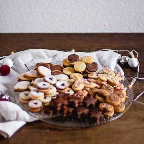 Plätzchen backen leicht gemacht - 1 Teig, 7 Plätzchen (Rezept mit Video)