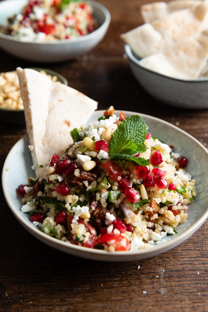 Orientalischer Bulgursalat mit Feta & Minze in 15 Minuten (Veggie)