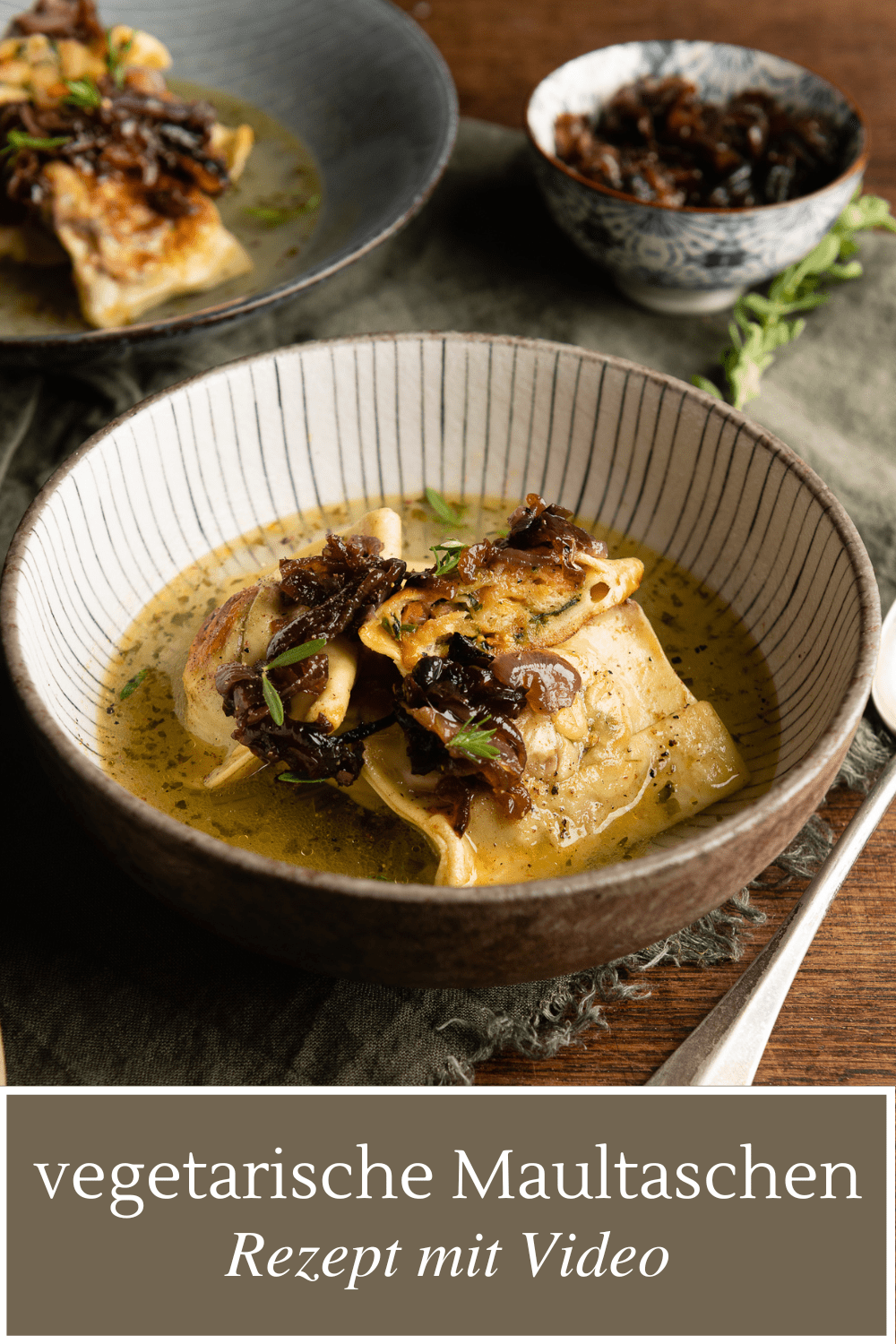 Vegetarische Maultaschen mit gebratenen Zwiebeln selber machen