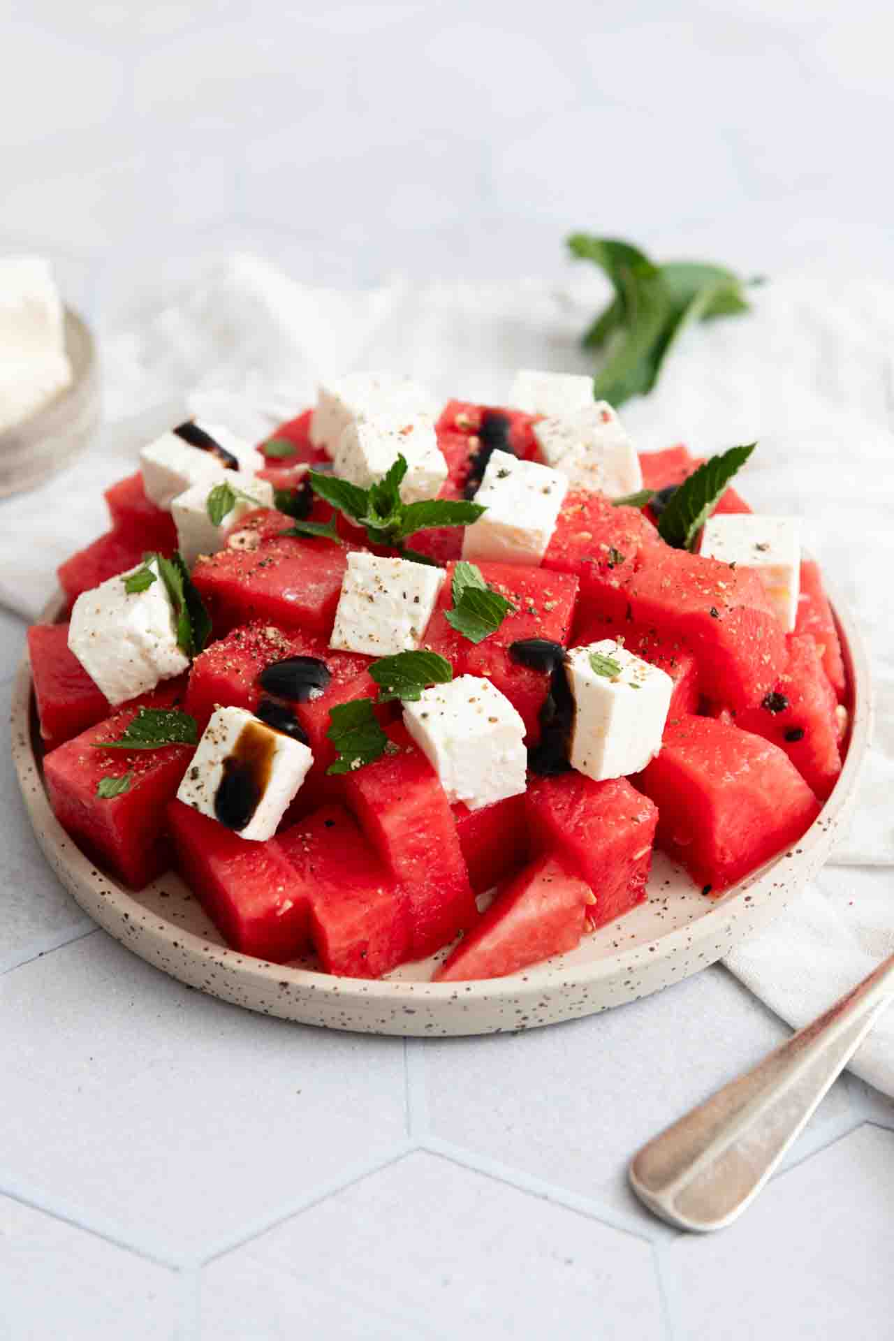 wassermelonen-salat-mit-feta-balsamico-minze