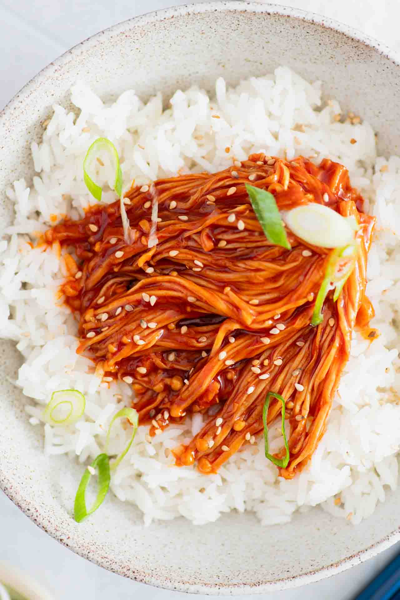 Wie bereitet man Enoki Pilze zu