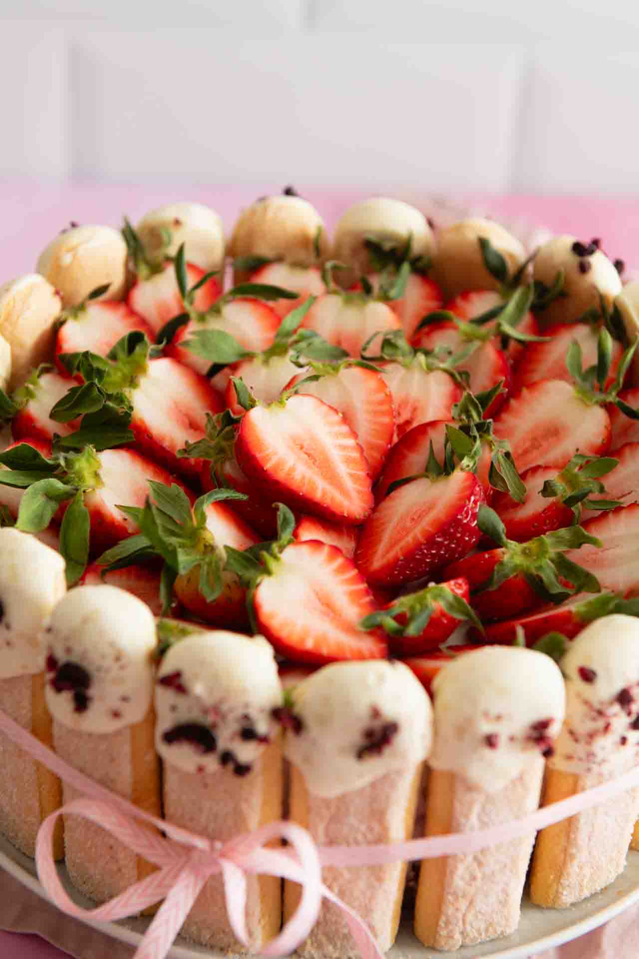 Erdbeer-Charlotte - die leckere Erdbeertorte mit Löffelbiskuit