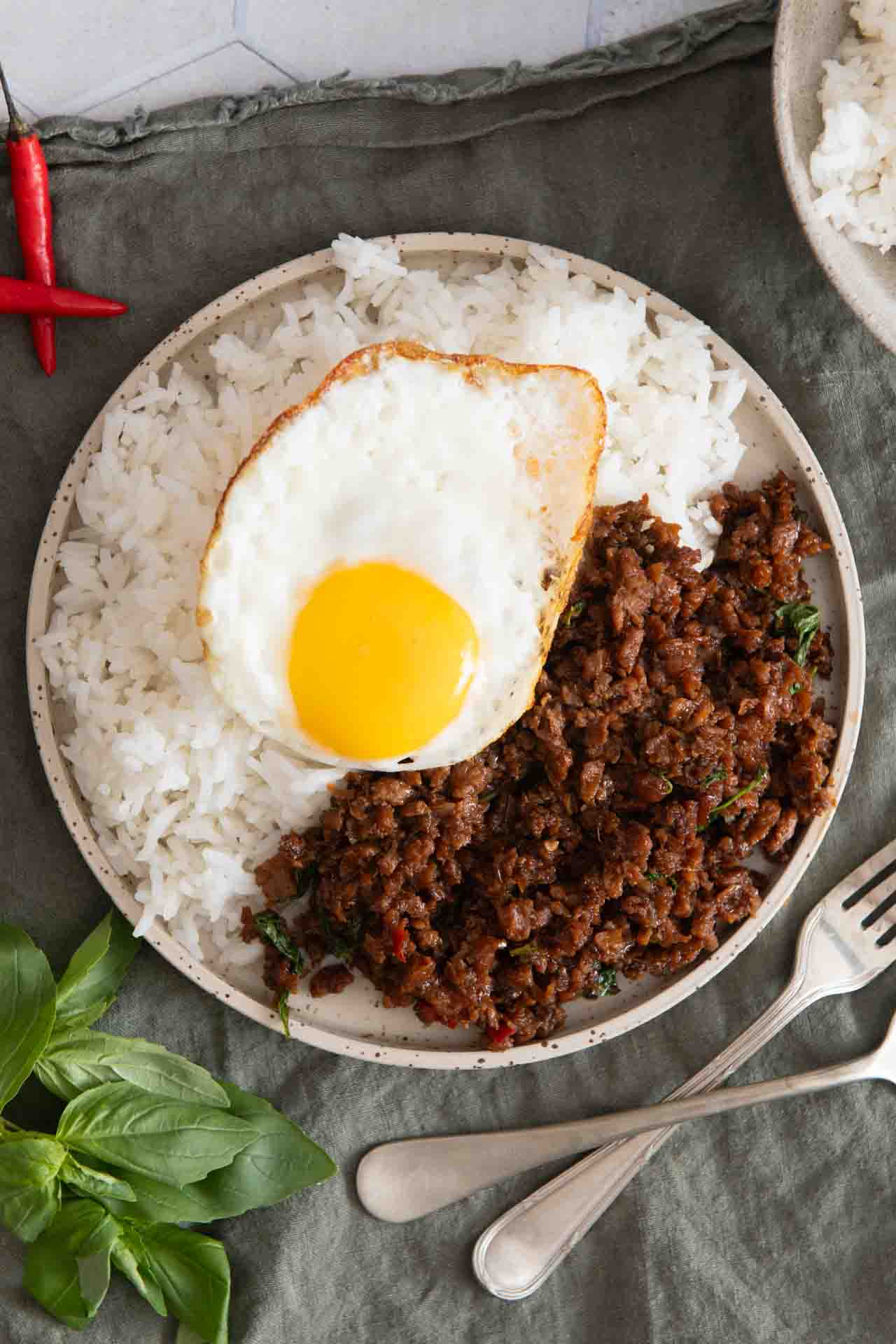 Vegetarisches Pad Kra Pao: Thailändischer Klassiker einfach und schnell